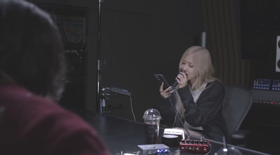 Korean singer ROSÉ sang "Viva La Vida" by Coldplay - SnapMyTales