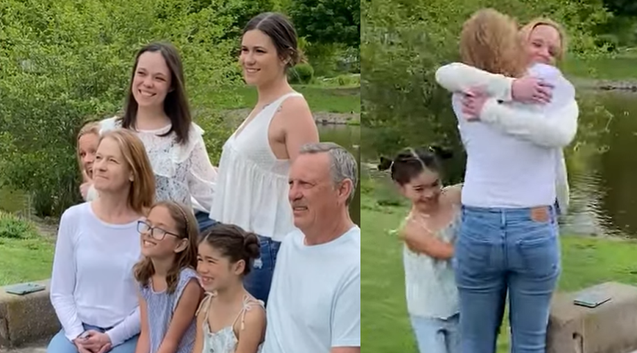 Unexpected woman visits her mom and takes a family photo on Mother's ...
