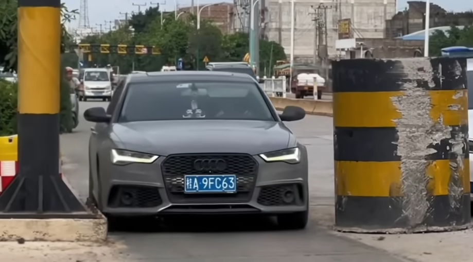 Nine out of ten cars get damaged on this road in China - SnapMyTales
